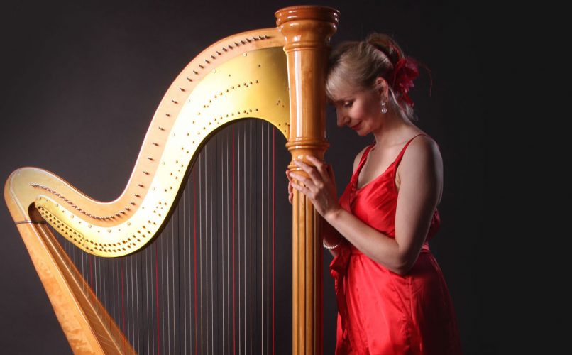 Celtic Harpist and Singer Available for London Based Events